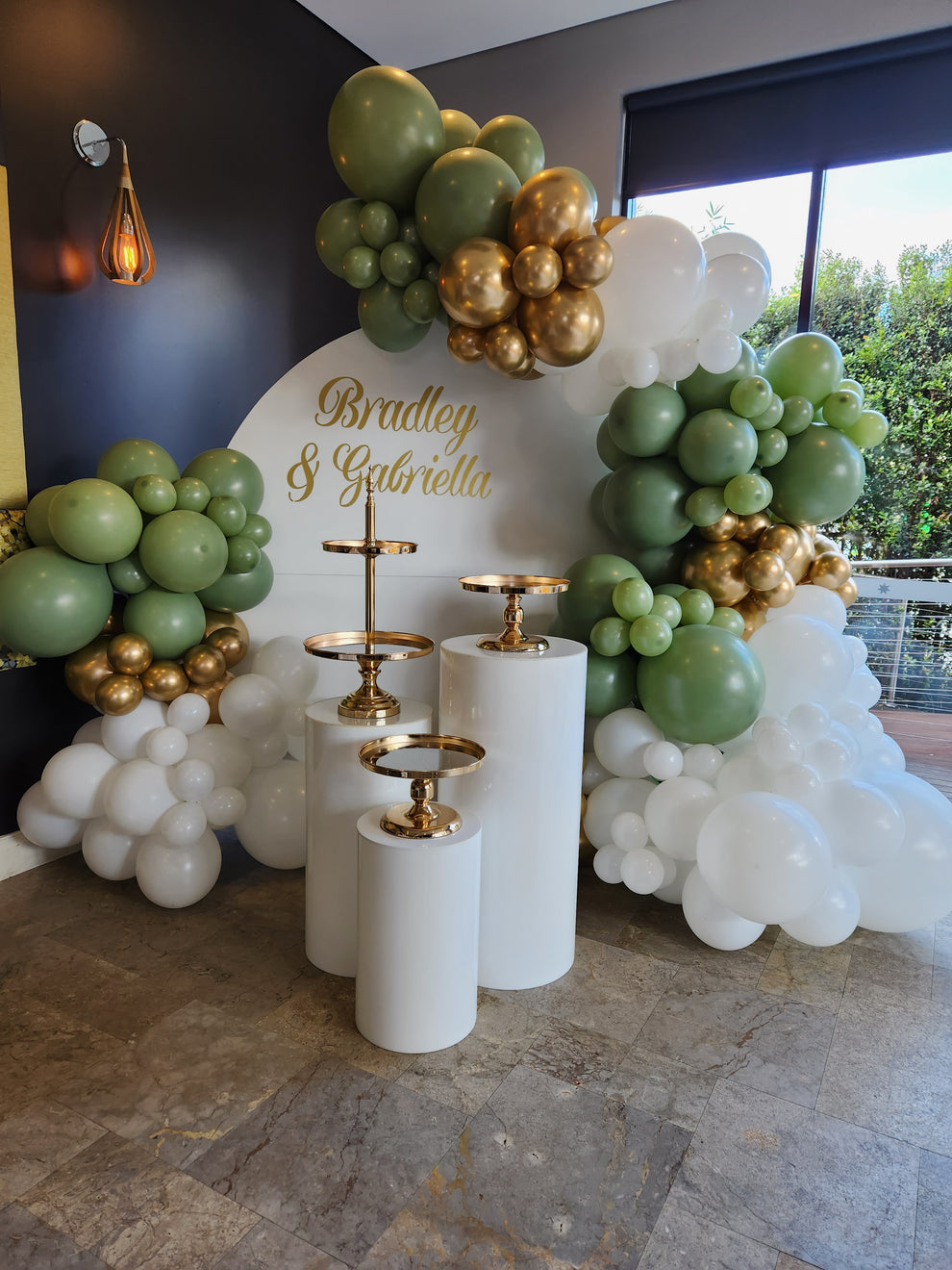Deluxe White Wall Package – Savy Balloons