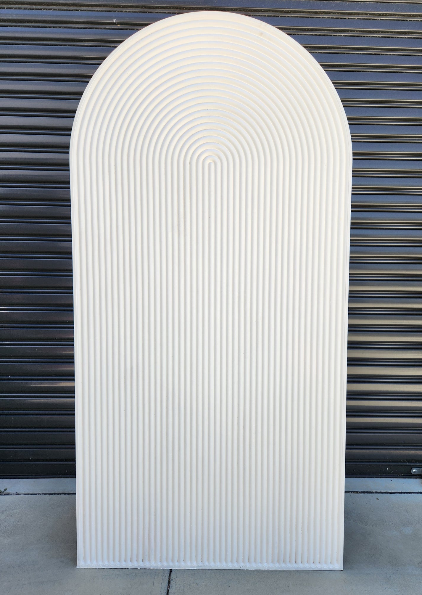 White Ripple Arch – Savy Balloons