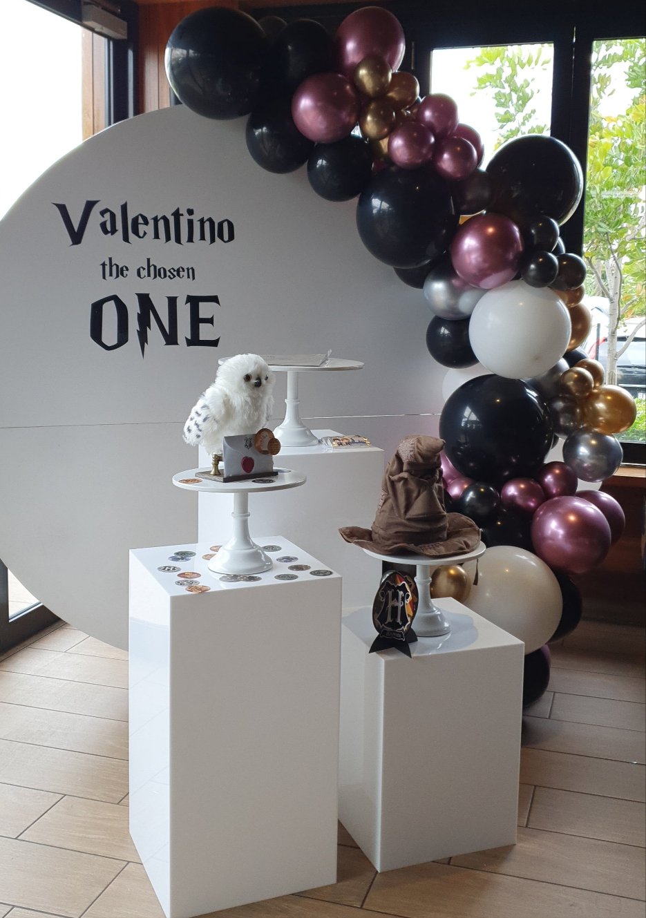White Square Plinths – Savy Balloons